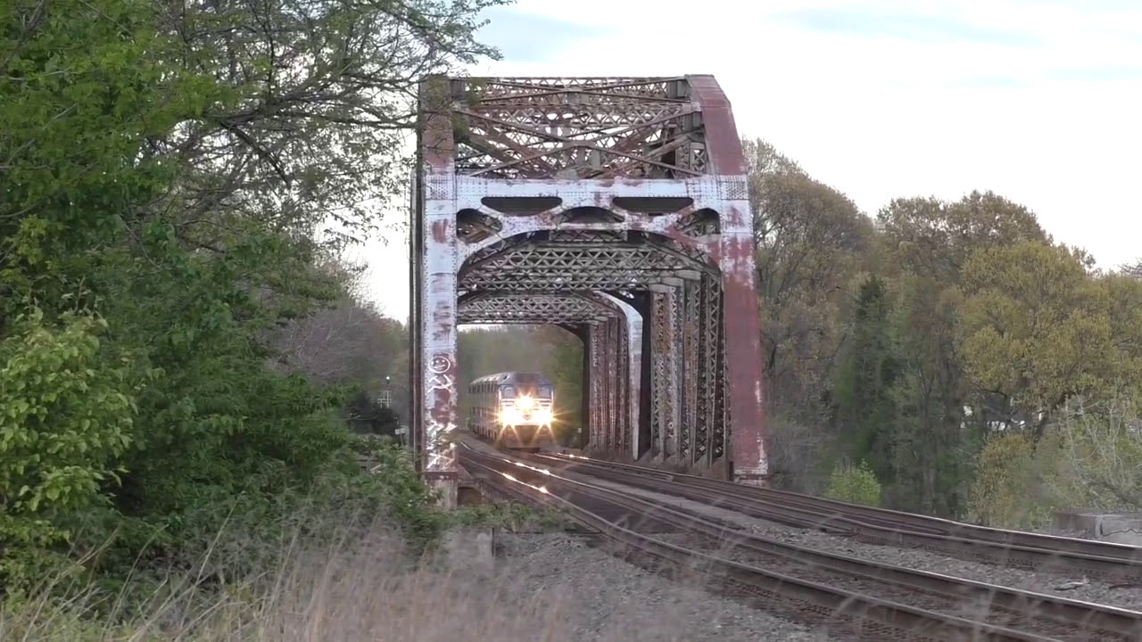 VRE’s Crossing Occoquan River Bridge - YouTube