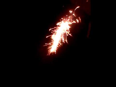 Aquí con una luz de bengala - YouTube