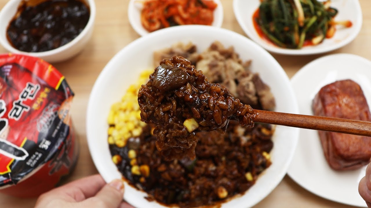 차돌박이 짜장밥 와 ㅁㅊ.. Beef jjajang rice whole spam wow that's awesome.. - YouTube