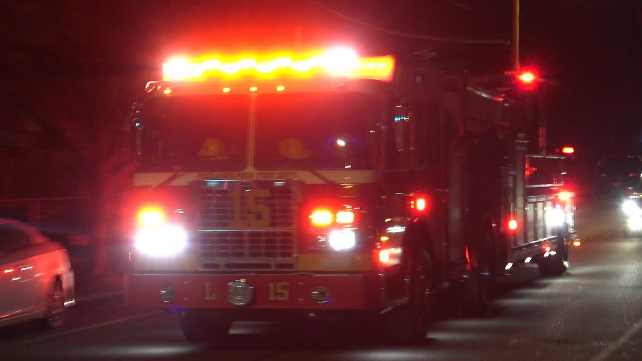 Philadelphia Fire Department Ladder 15 Responding - YouTube