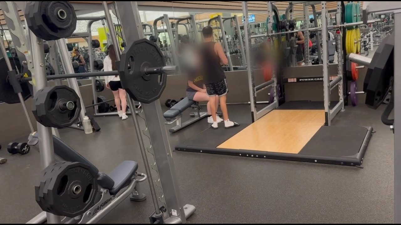 TESTING MY RIZZ AT LA FITNESS - YouTube