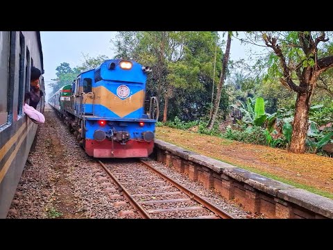 Double line crossing between Kapotaksha Express at Mominpur Railway Station | 15 up & 716 Down ...
