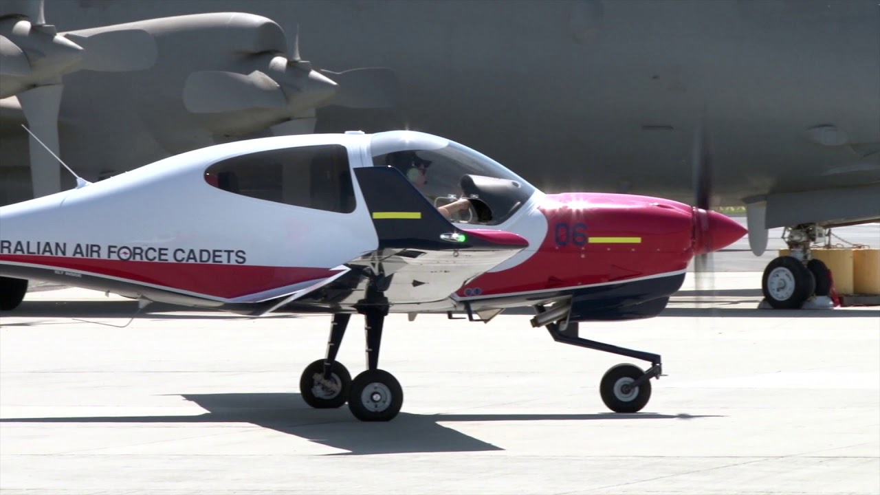 The Diamond DG40NG Experience // AAFC - EFTS - YouTube