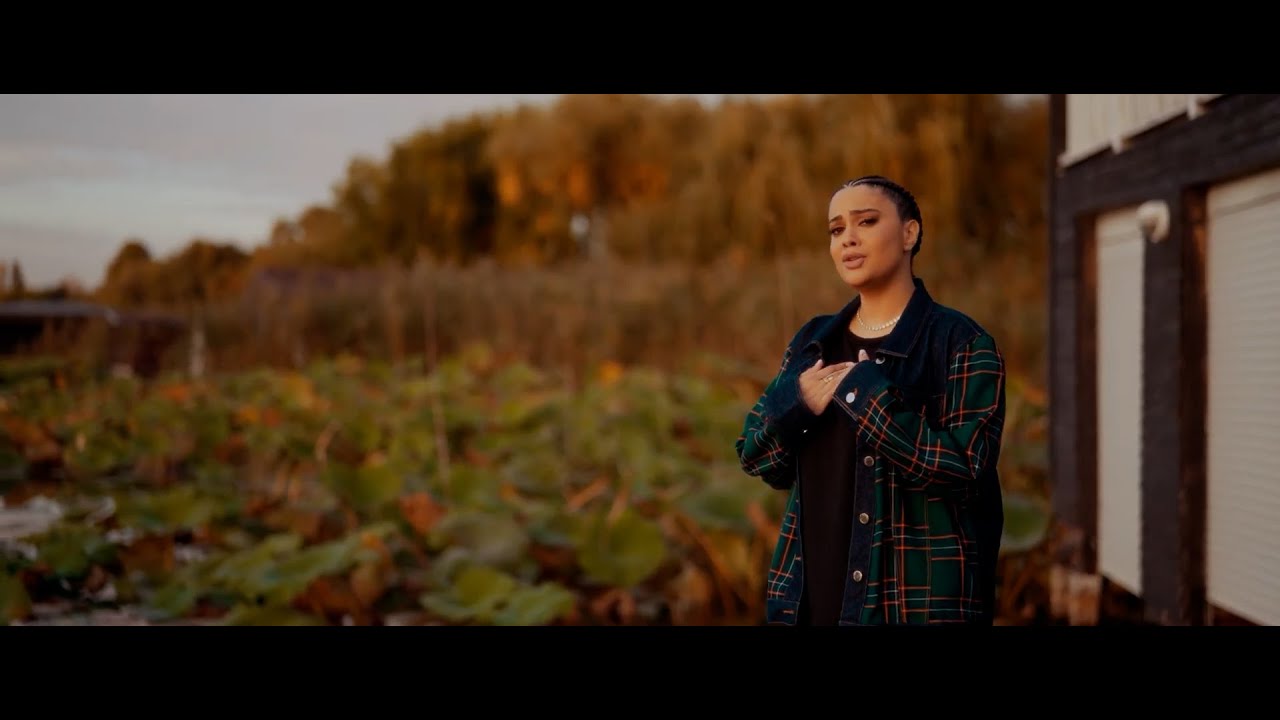 Betty Salam - Mi - e dor de mama mea - YouTube