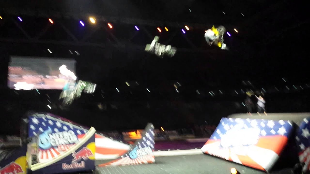 TCHU TCHU Train FMX - BMX Rider on Nitro Circus Live at Lille 2013 ...