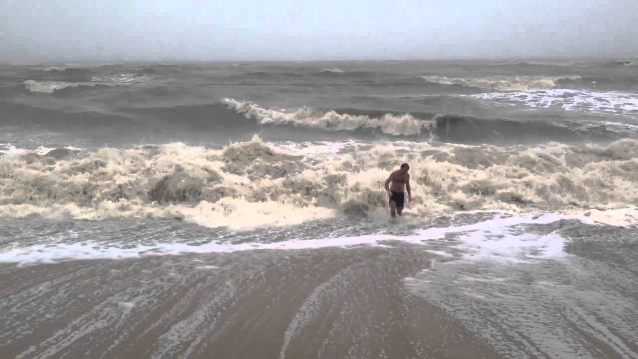 Dude swimming - YouTube