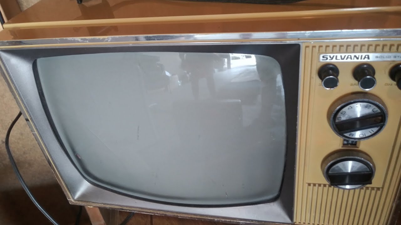Hooking up a 50 year old CRT TV to an NES. - YouTube