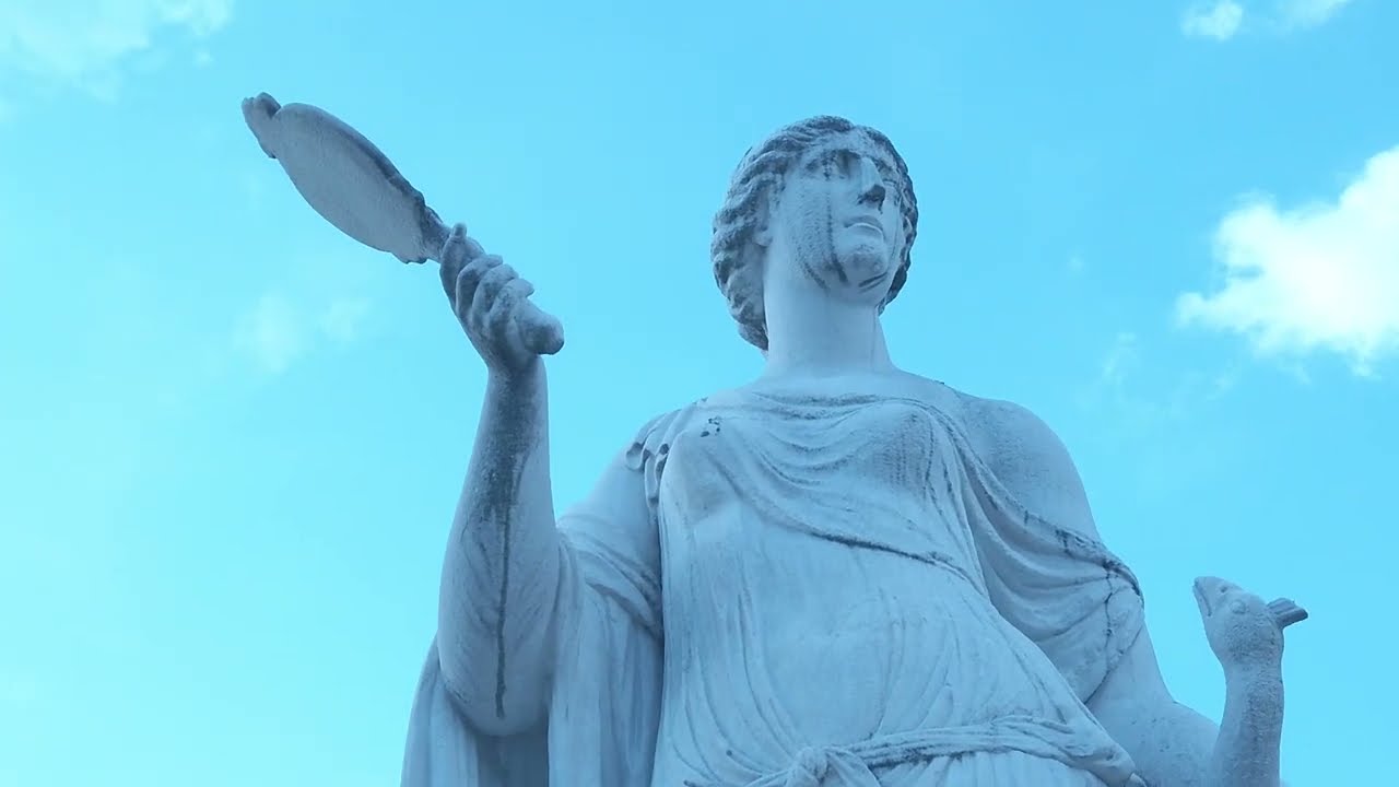 Reportage exceptionnel sur la statue de Vénus à Paris - YouTube