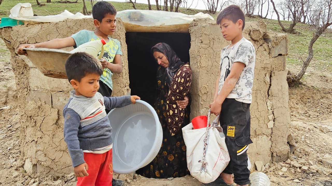 A kind man's help to Farast and his orphaned children - YouTube