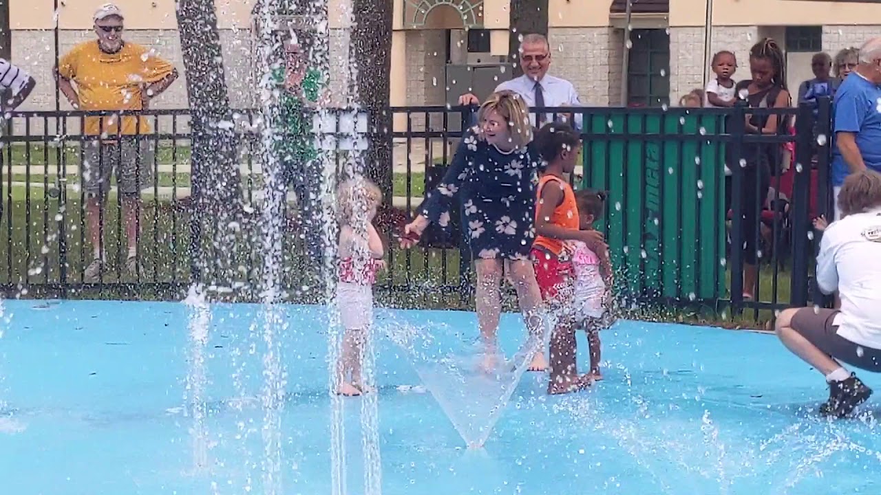 Marion Oaks Splash Pad - YouTube