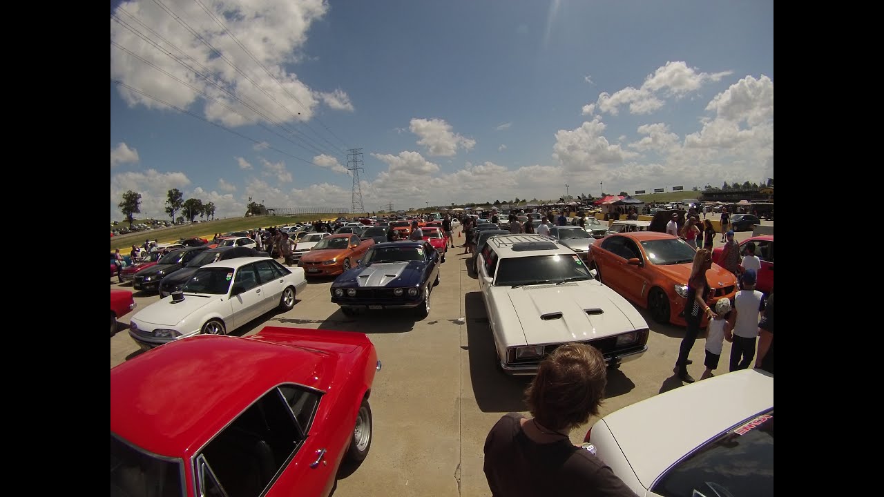 Tough VR Commodore Skids at Power Cruise 60 - YouTube