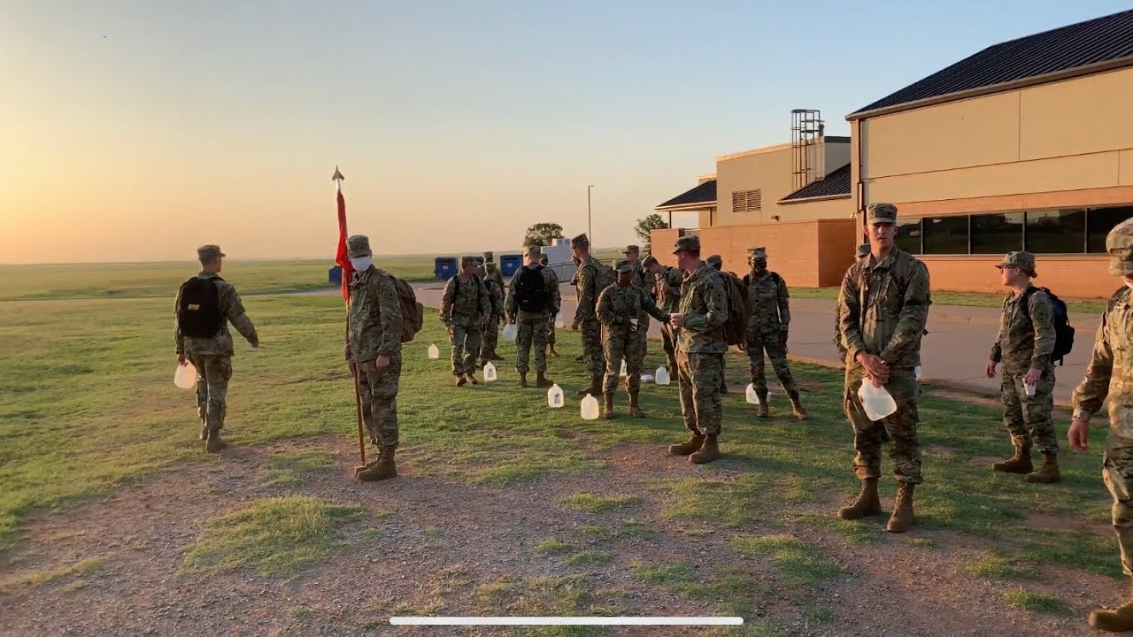 A Day in the Life of a US Air Force Airman!! - YouTube