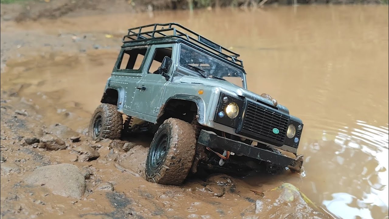 🔥jeep exploring nature until it was almost swept away into the river ...