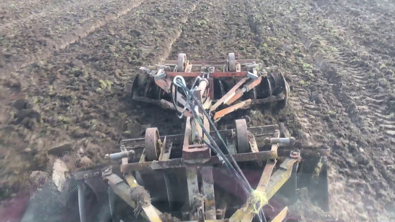 6320 John Deere discing with hooper disc’s - YouTube