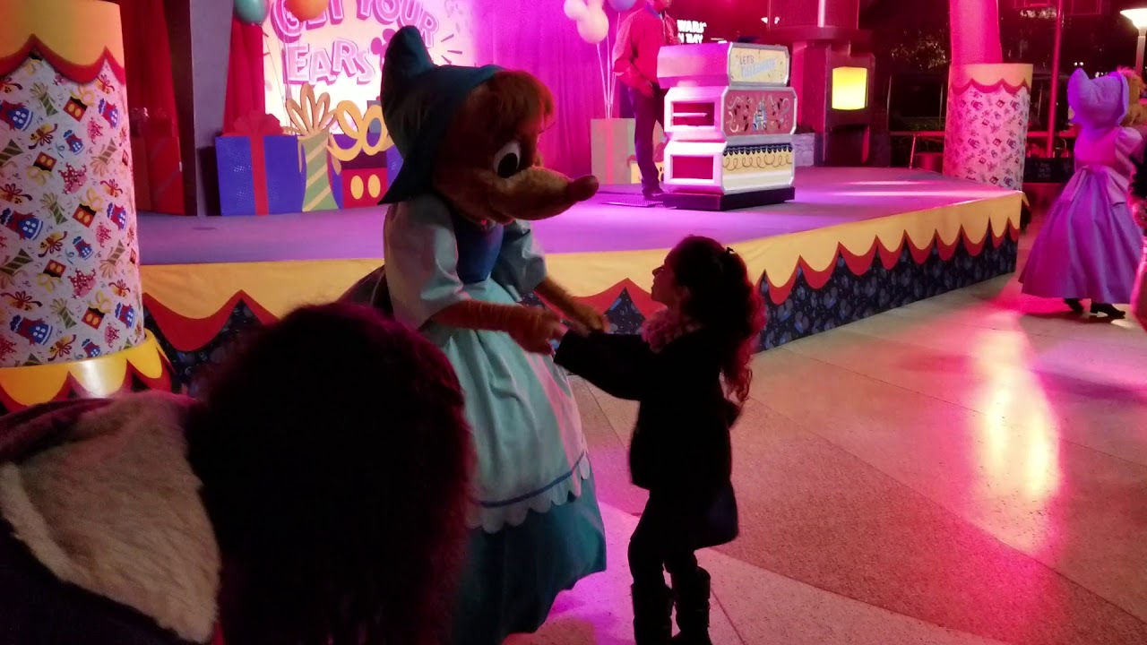 Disneyland dance party 3/10/19 - YouTube