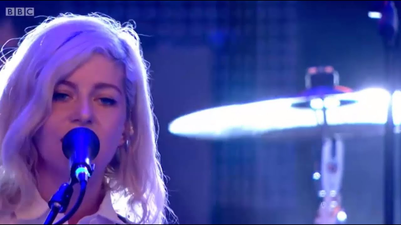 ALVVAYS - Live @ Glastonbury 2015 Full - YouTube
