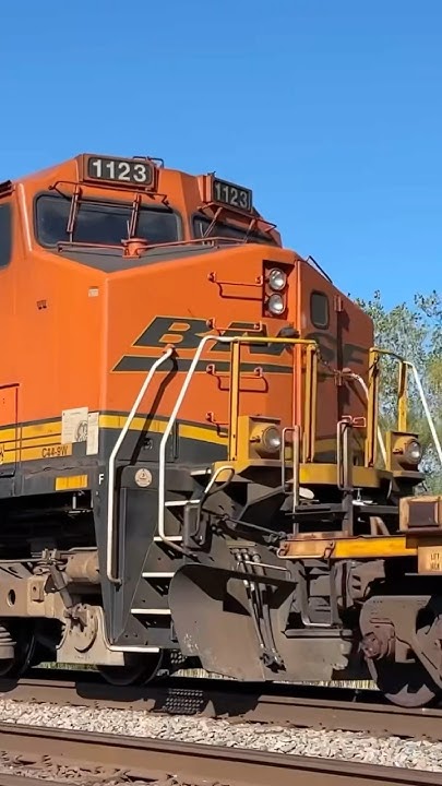 H3 Dash 9 trailing on BNSF Stack train! #bnsftrains #bnsf #bnsfrailway - YouTube