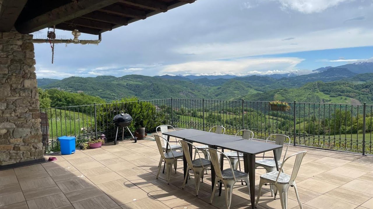 Villa Cavalieri in Vedriano, Canossa, Italy - YouTube