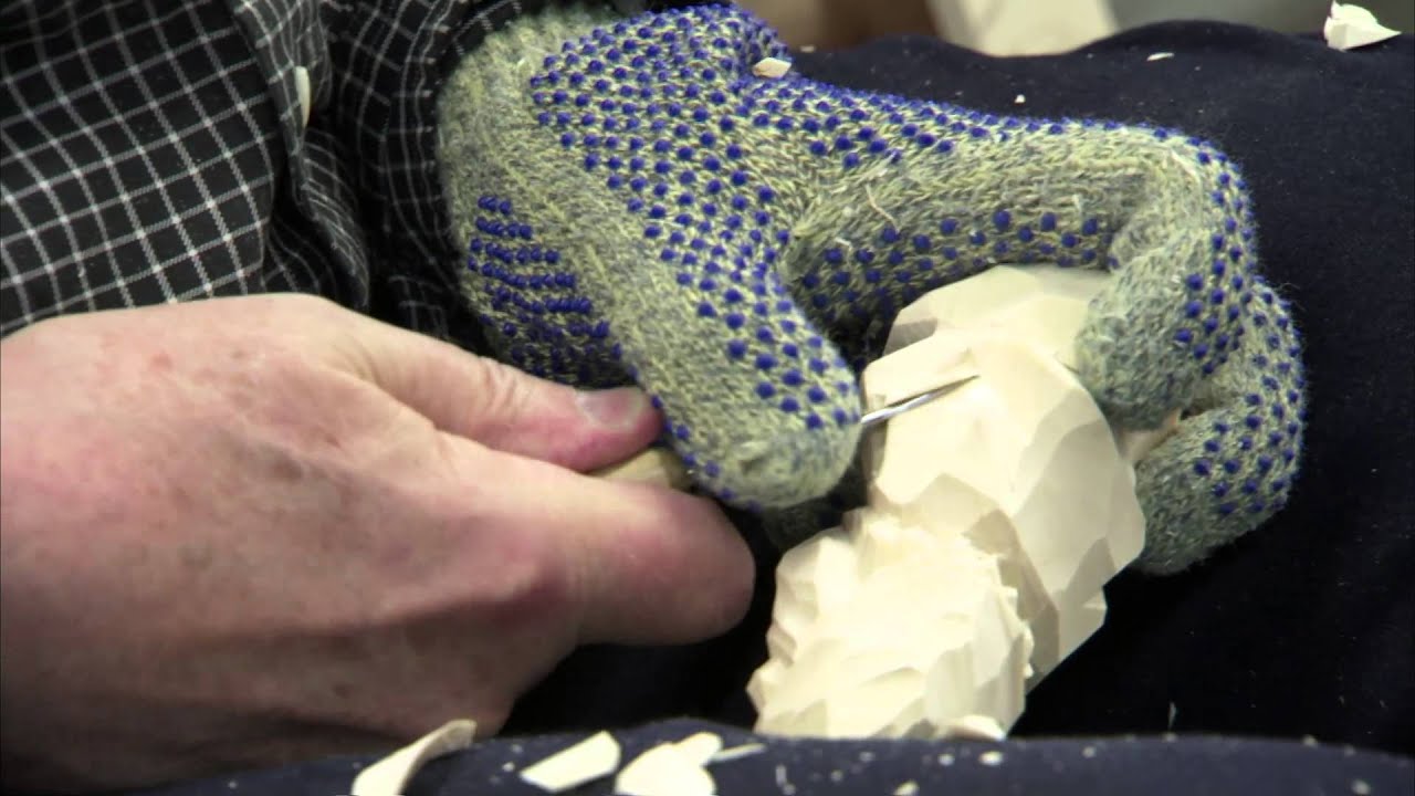 Harley Refsal carves figure - YouTube