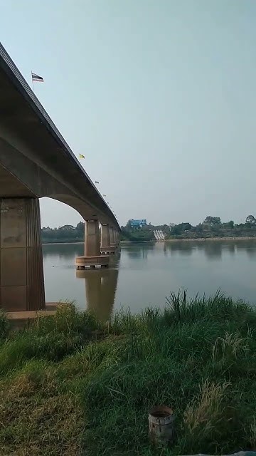 สะพานมิตรภาพไทยลาว หนองคาย - YouTube