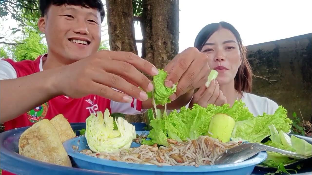 nrog kv thiab kv tu niam tsev wb noj qaub o - YouTube