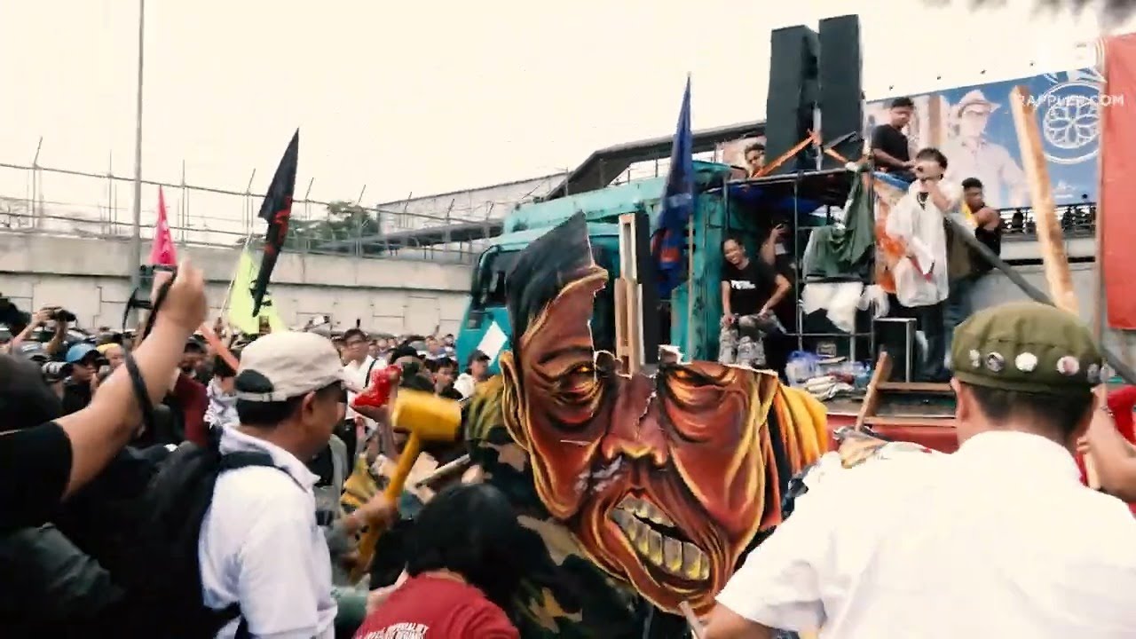 SONA 2025 rally: Flames of anger in the rain - YouTube