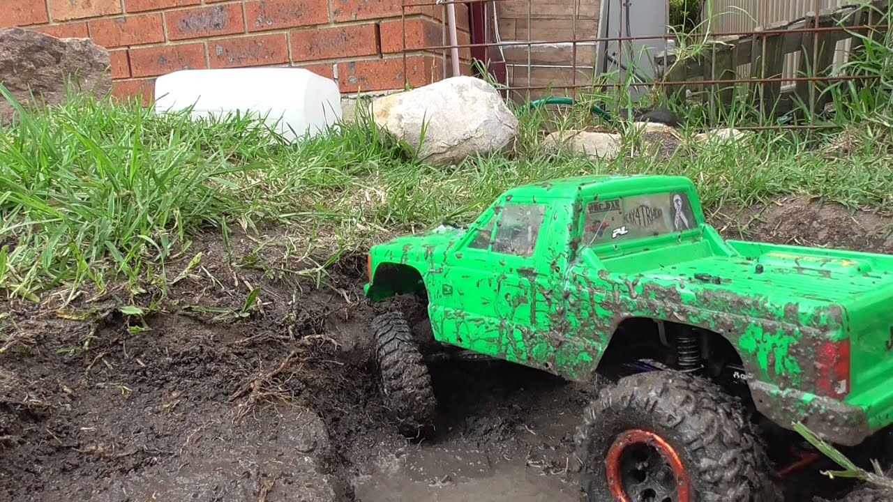 Rc 4x4 trucks - rc mudding - axial scx10 mudding - YouTube