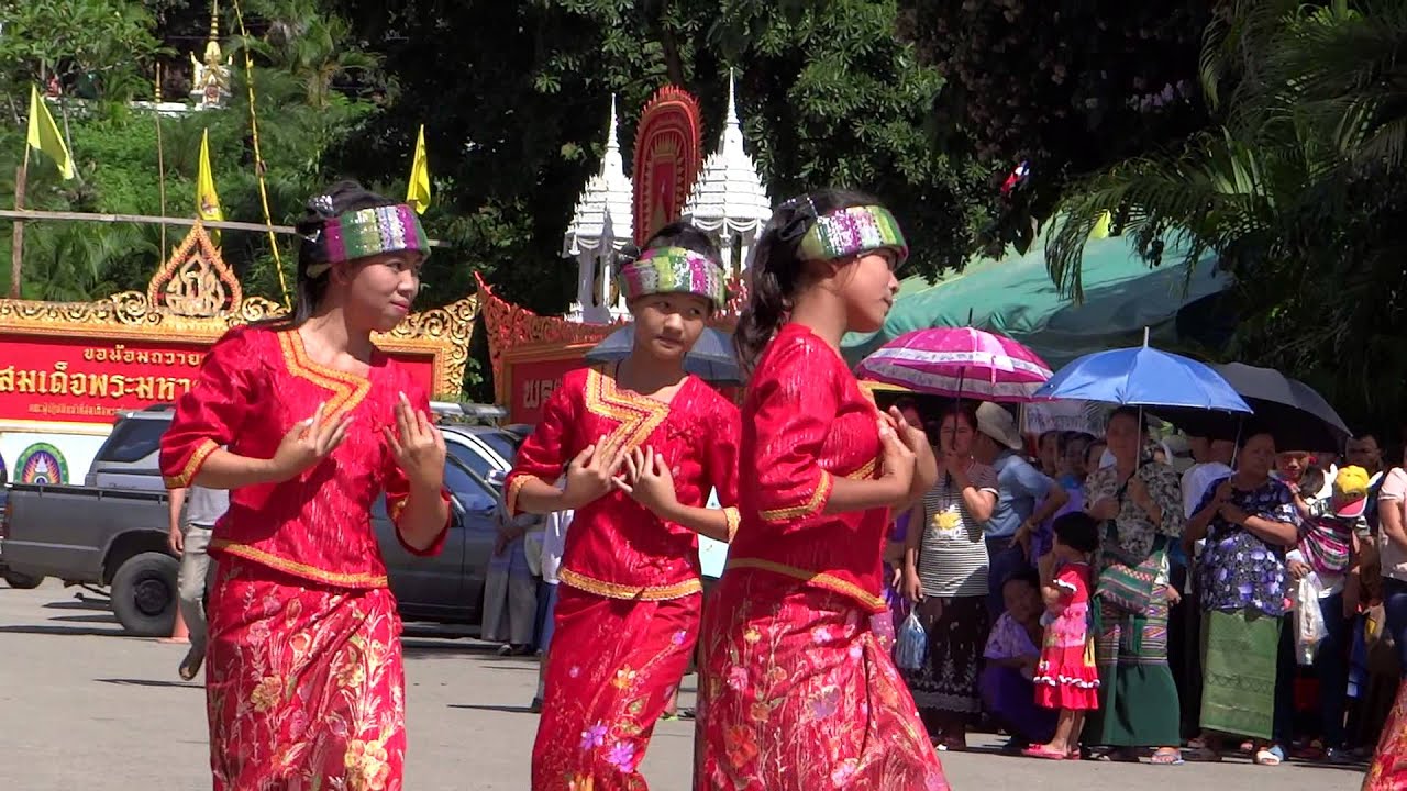 Shan school girls dance @ Wat Thaton - YouTube