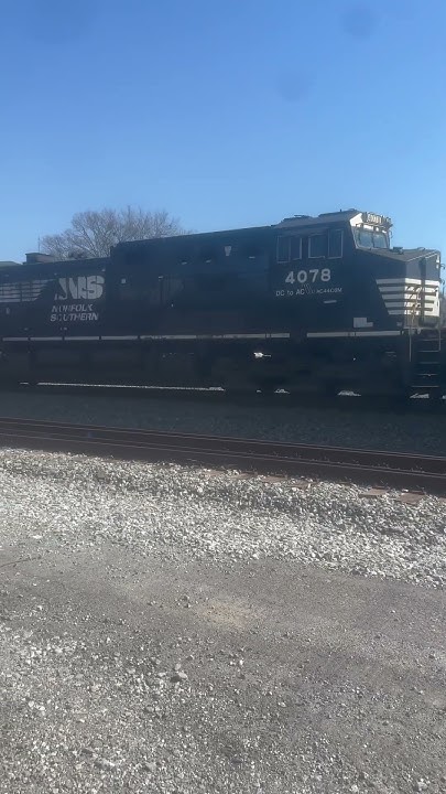 NS Manifest Goes Through Dalton #train #norfolksouthern #railroad #georgia - YouTube