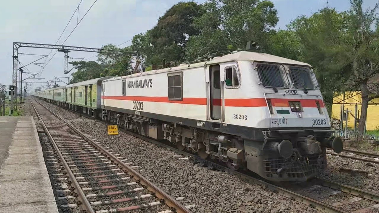 Hybrid LHB Duronto Fury | First Palindrome WAP 7 charges Howrah Duronto ...