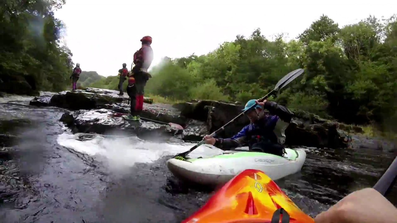Kayaking River Dee. Horseshoe Falls to Town Falls (Llangollen) - YouTube