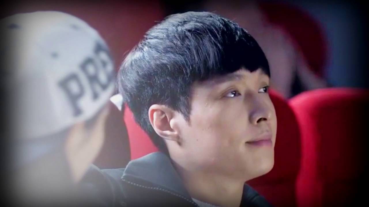 EXO Zhang Yixing Lay's Monster in my bed（cr霸道甜兴蛋炒饭 @bilibili) - YouTube