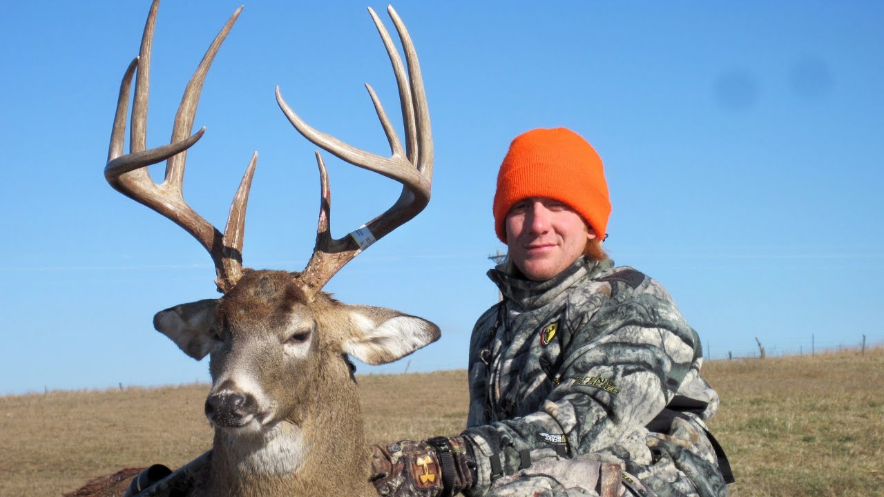 170" Iowa Buck Harvested with Muzzleloader - YouTube