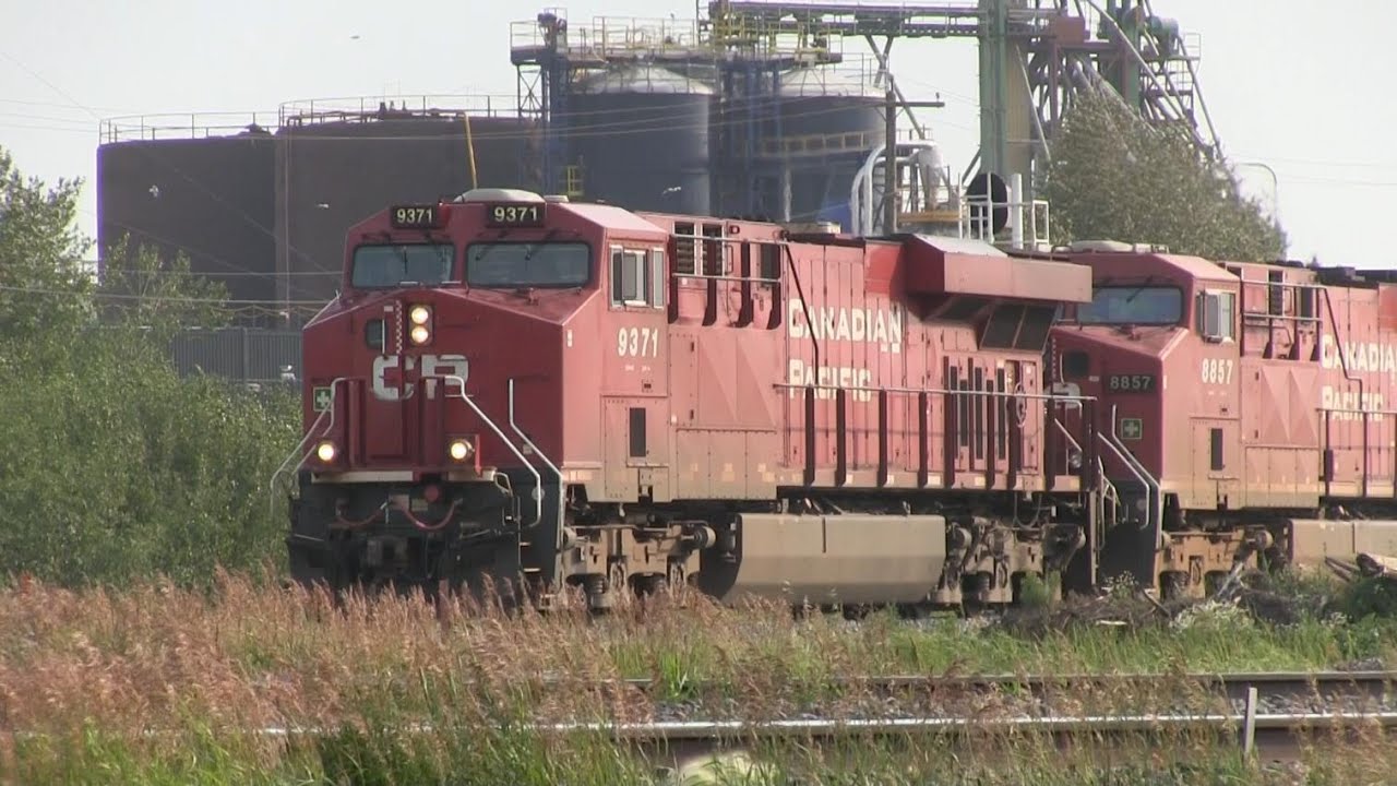 CP Train Spotting HD: CP 9371 & 8857 [293] Meets CP 3102 & 2231 At The Diamond 7/12 7/4/15 - YouTube