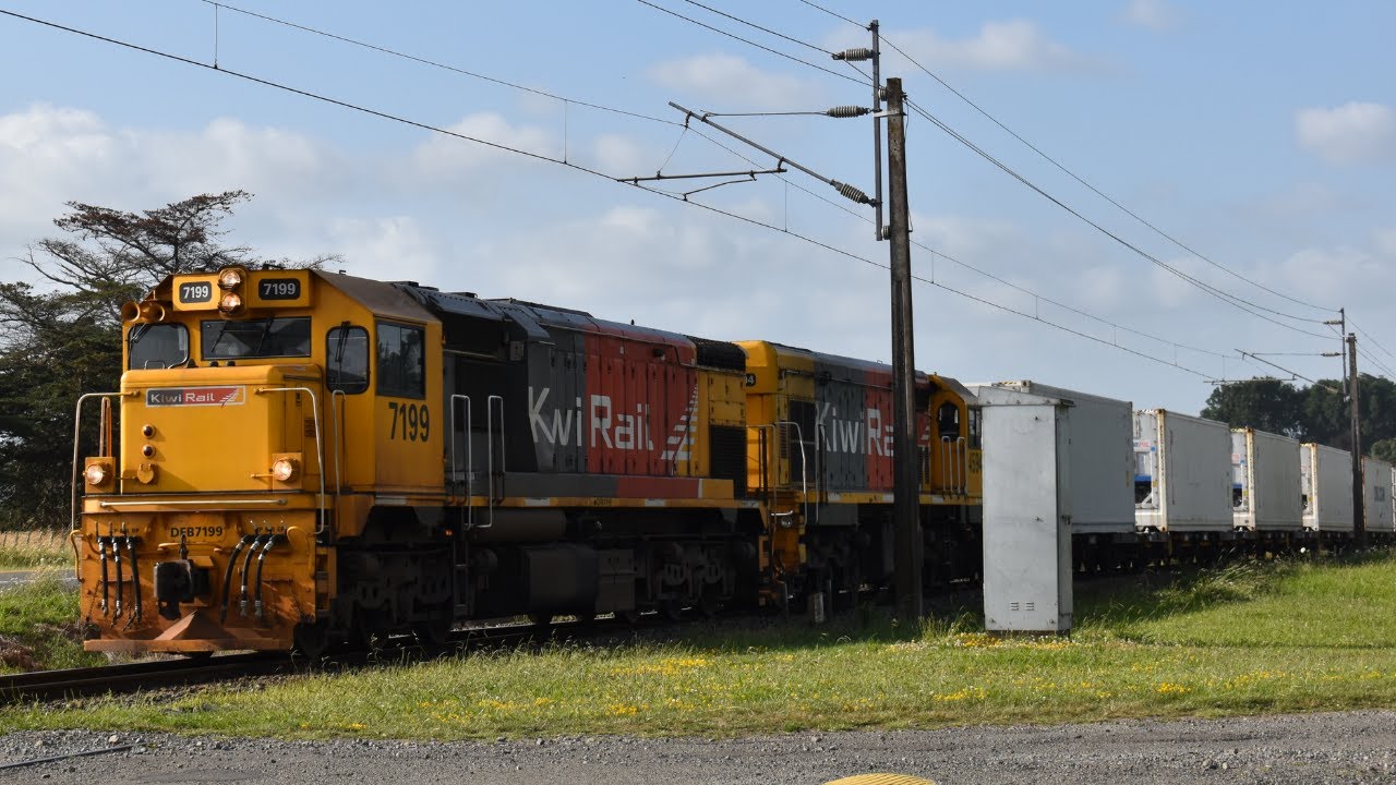 KiwiRail Freight Trains around the Manawatu (HD) - YouTube