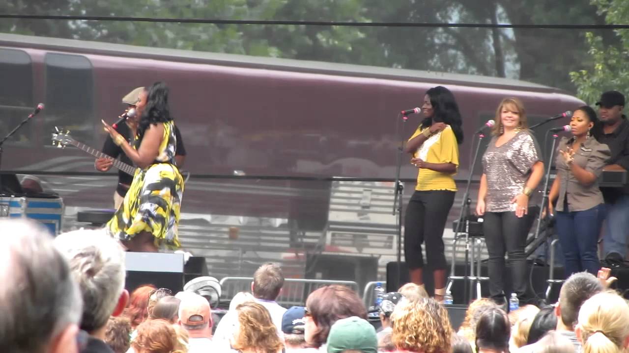 Mandisa - "Freedom Song" (clip) - Live (HD) 2011 - Binghamton, NY - YouTube