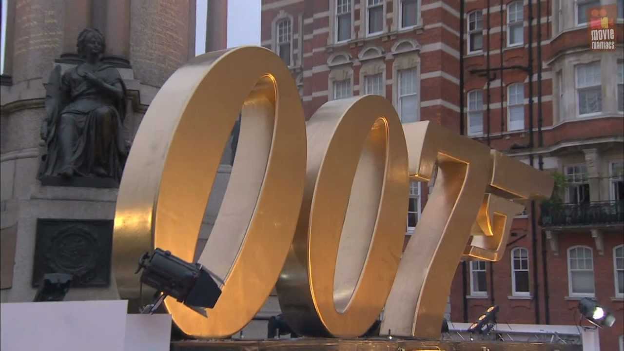 Skyfall James Bond 007 | Royal World premiere London (2012) - YouTube