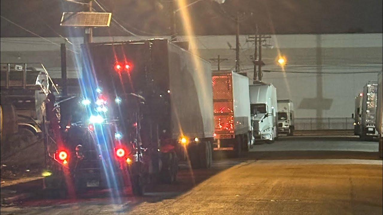 Custom stretched Freightliner classic XL big rig - YouTube