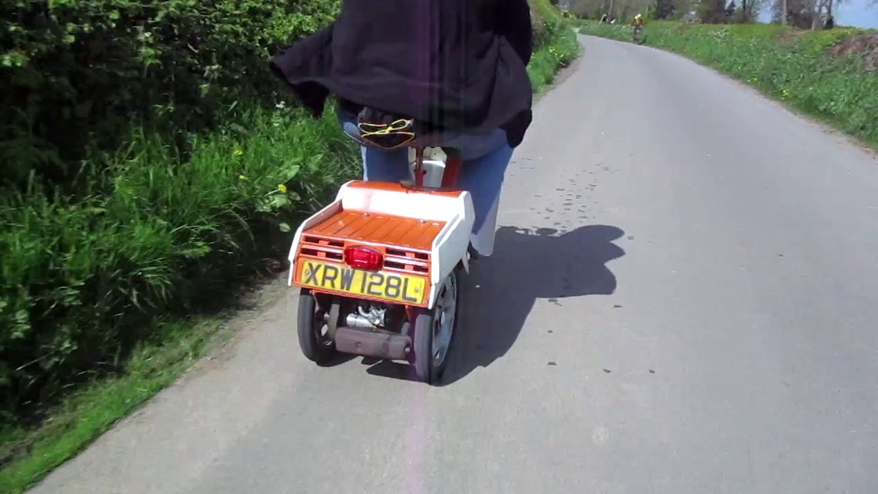 BSA Ariel 3 "Funday" ride - YouTube