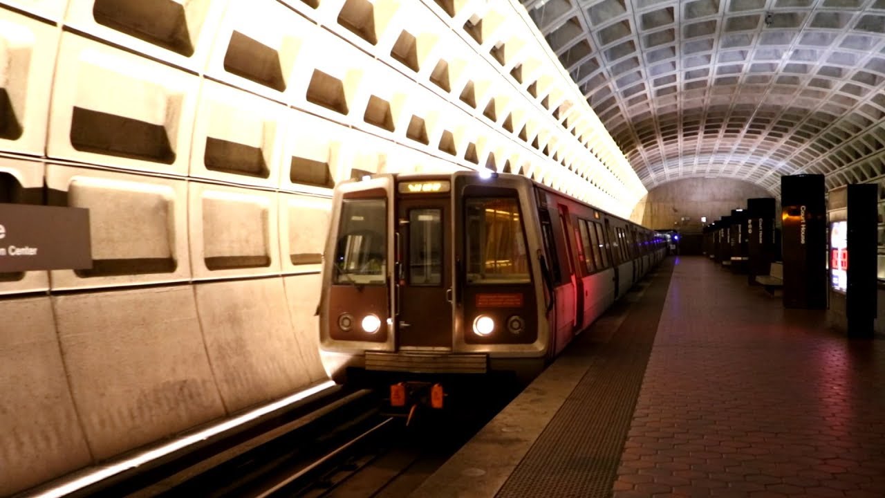 WMATA Metrorail : Largo Town Center Bound Breda 2000 Series Silver Line ...