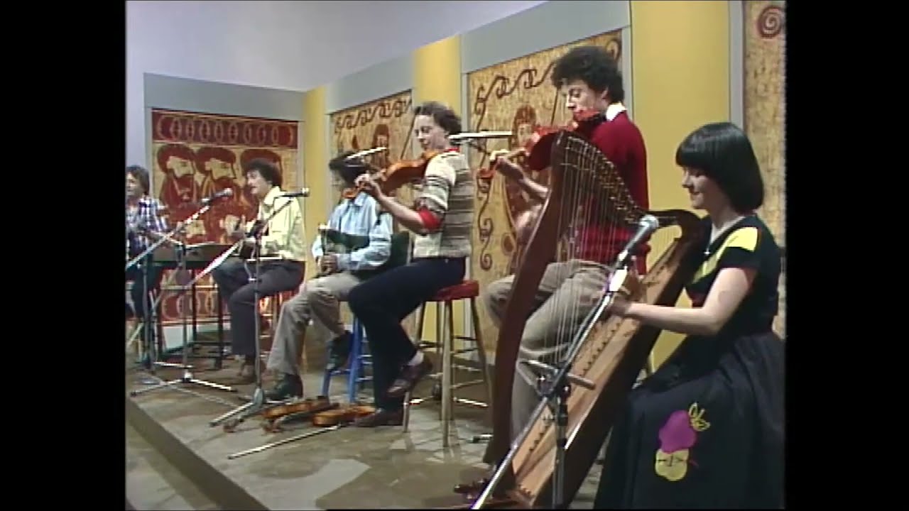 Traditional Irish Tunes - The Cassidys, 1980 - YouTube