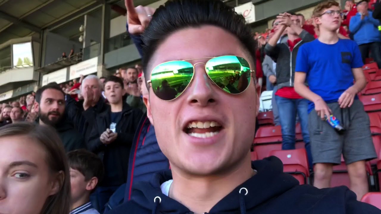 MATCH DAYS WREXHAM V BARNET MATCH DAYS ON TOUR - YouTube