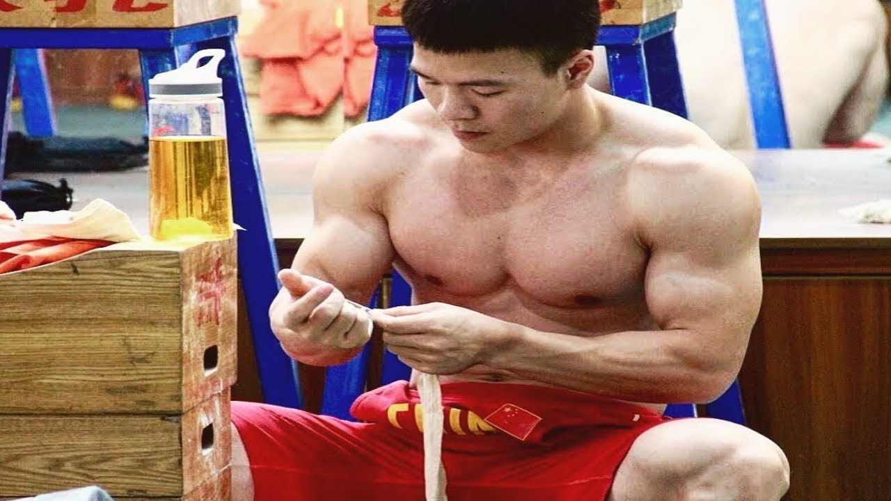 Heavyweight class Chinese olympic weightlifters - YouTube