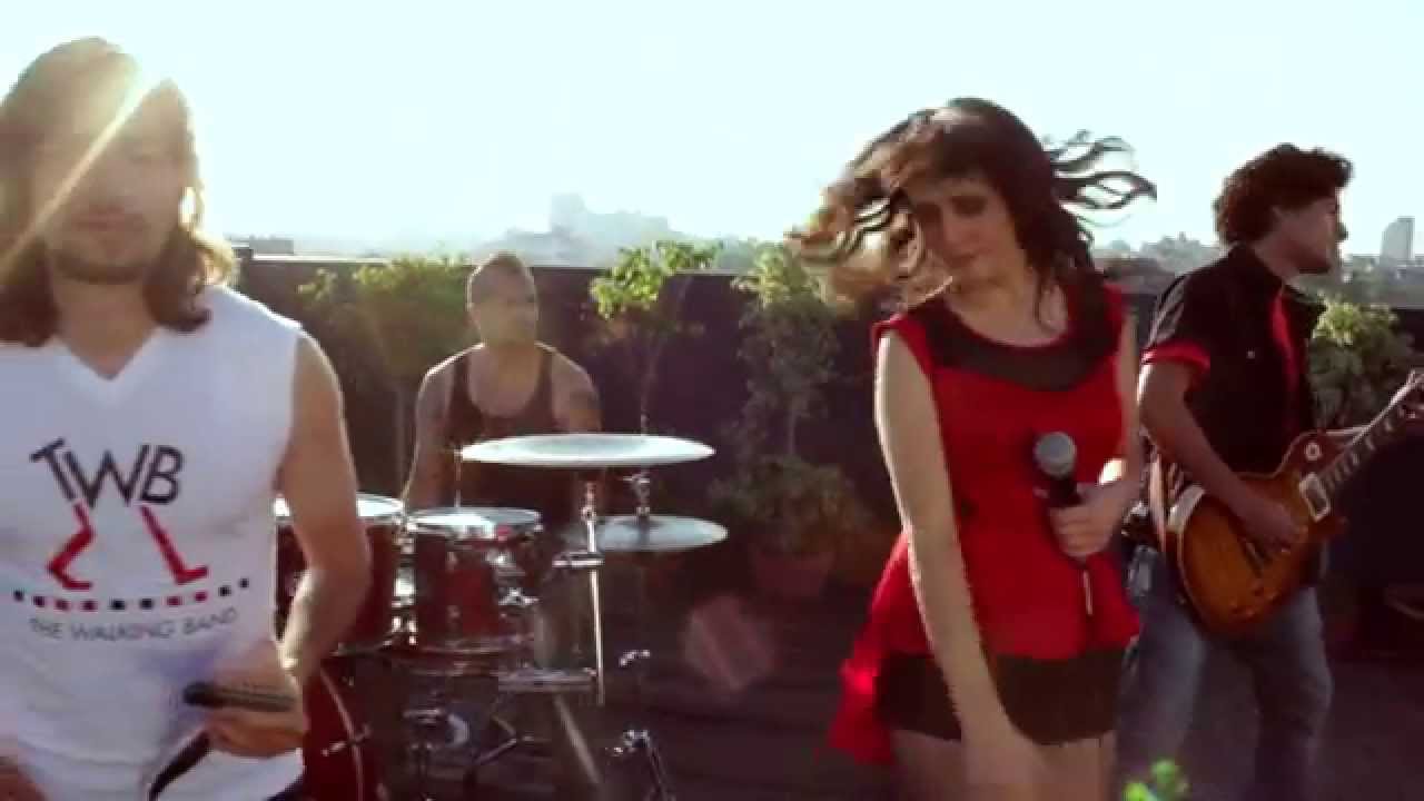The Walking Band - De Aquí Somos - YouTube