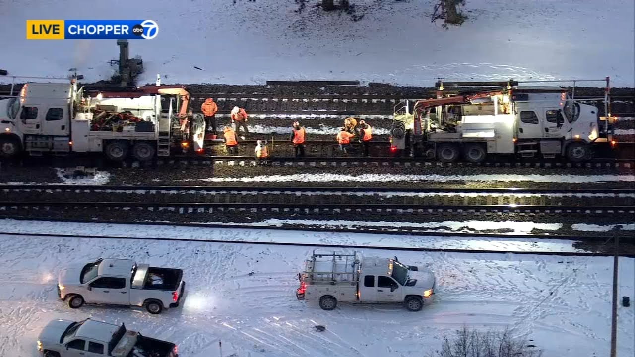 LIVE: Emergency track repairs causing delays on Metra BNSF Line - YouTube