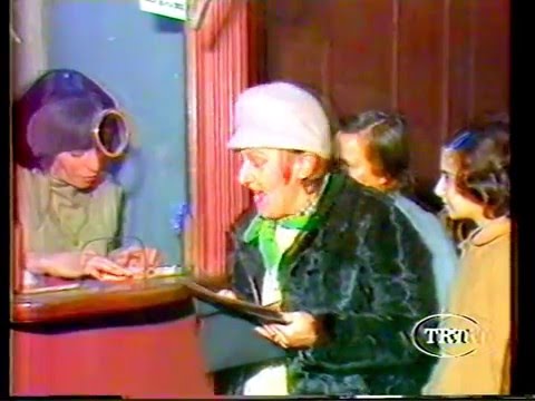 Suna Abla Sinema Bileti Alıyor