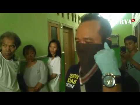 WANITA TAJIR TELANJANG DI KAMAR KOST, TAK BERNYAWA