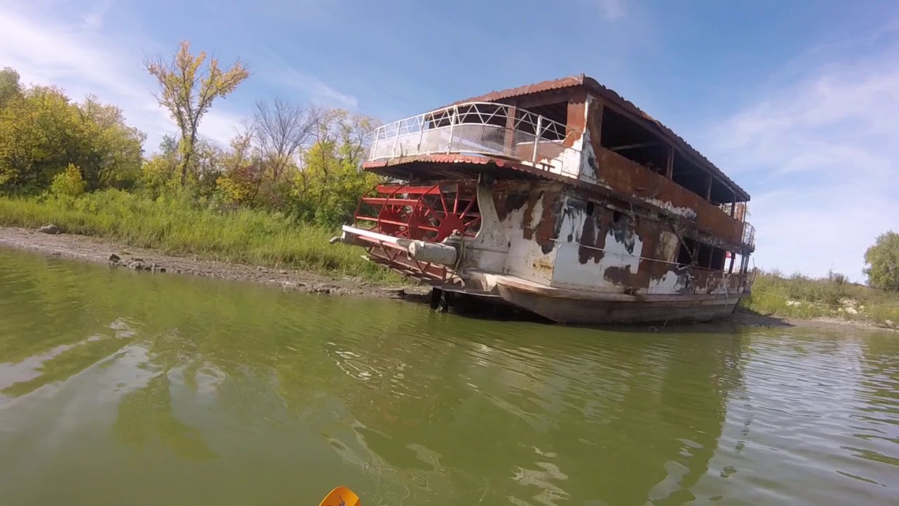 Kayaking to the Paddlewheel Queen, Manitoba - YouTube
