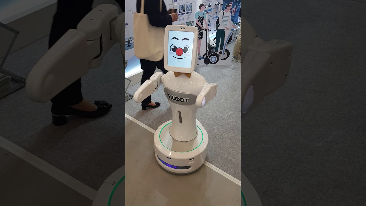 어르신들과 놀아주는 치매치료로봇 실봇(silbot) - YouTube