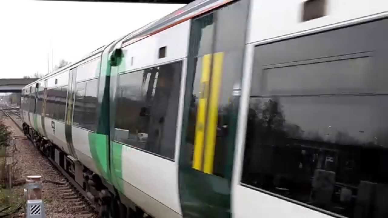 Class 377 Thameslink Arriving Into Gatwick Airport 1/12/14 - YouTube